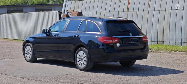Black Mercedes-Benz c-220 2018 in Utena, with an engine capacity of 2.14 L and mileage of 278 thousand km for 10900 €, photo 4 on AUTOMOTO.COM.LV