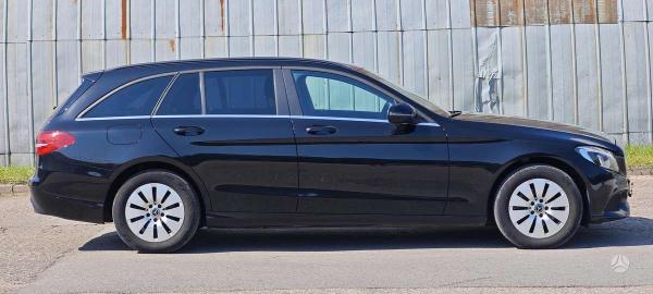 Black Mercedes-Benz c-220 2018 in Utena, with an engine capacity of 2.14 L and mileage of 278 thousand km for 10900 €, photo 6 on AUTOMOTO.COM.LV