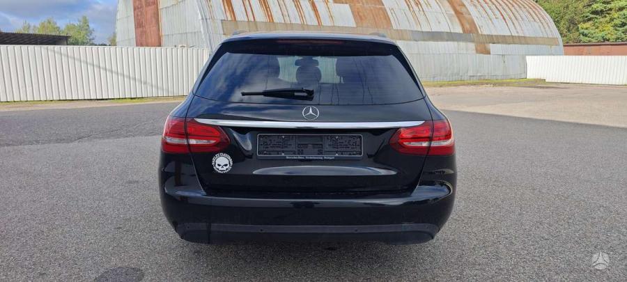 Black Mercedes-Benz c-220 2018 in Utena, with an engine capacity of 2.14 L and mileage of 278 thousand km for 9999 €, photo 5 on AUTOMOTO.COM.LV