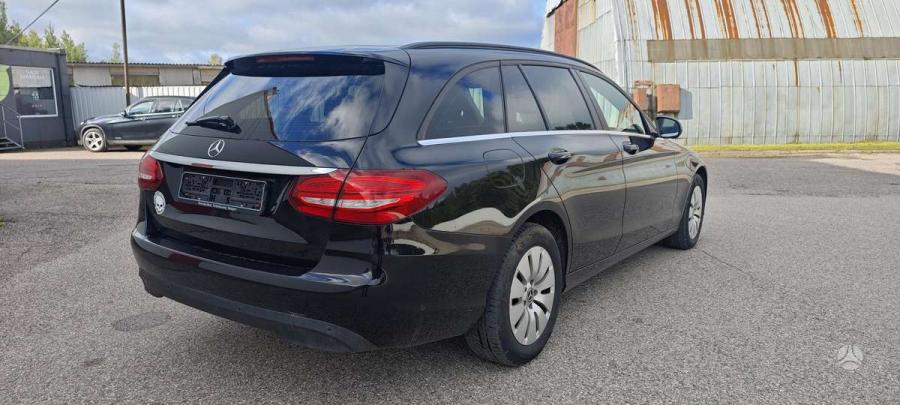 Black Mercedes-Benz c-220 2018 in Utena, with an engine capacity of 2.14 L and mileage of 278 thousand km for 9999 €, photo 6 on AUTOMOTO.COM.LV