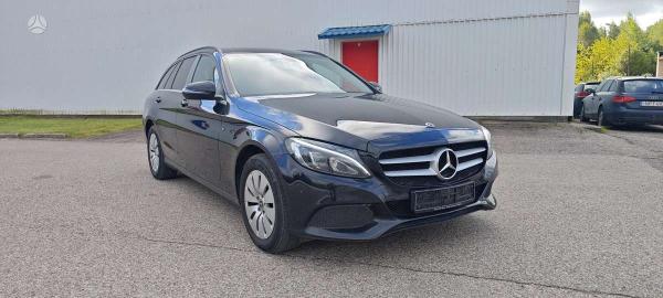Black Mercedes-Benz c-220 2018 in Utena, with an engine capacity of 2.14 L and mileage of 278 thousand km for 9999 €, photo 8 on AUTOMOTO.COM.LV