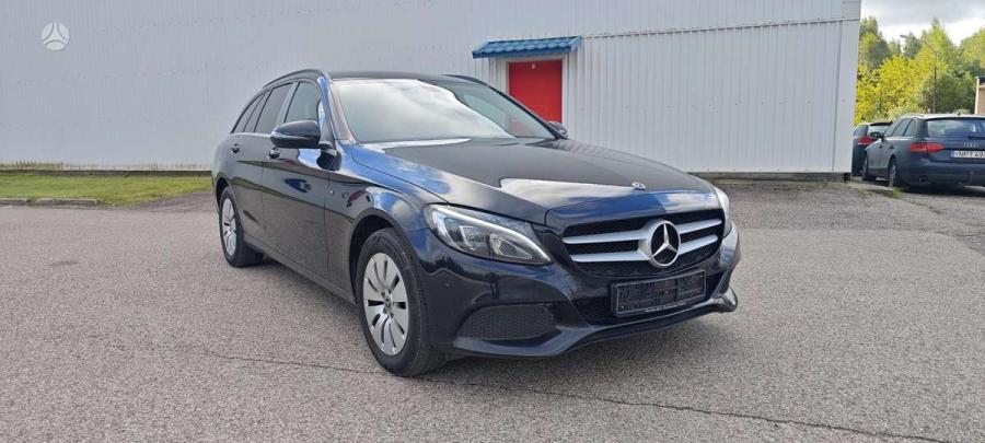 Black Mercedes-Benz c-220 2018 in Utena, with an engine capacity of 2.14 L and mileage of 278 thousand km for 9999 €, photo 8 on AUTOMOTO.COM.LV