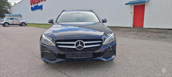 Black Mercedes-Benz c-220 2018 in Utena, with an engine capacity of 2.14 L and mileage of 278 thousand km for 9999 €, photo 9 on AUTOMOTO.COM.LV