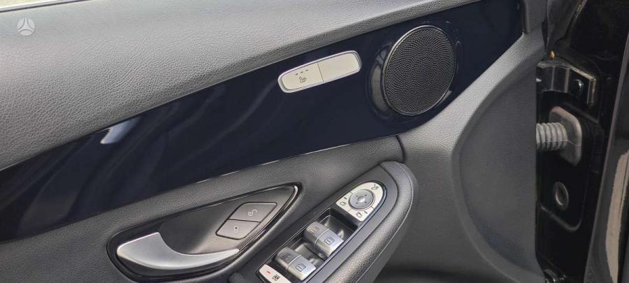 Black Mercedes-Benz c-220 2018 in Utena, with an engine capacity of 2.14 L and mileage of 278 thousand km for 9999 €, photo 15 on AUTOMOTO.COM.LV