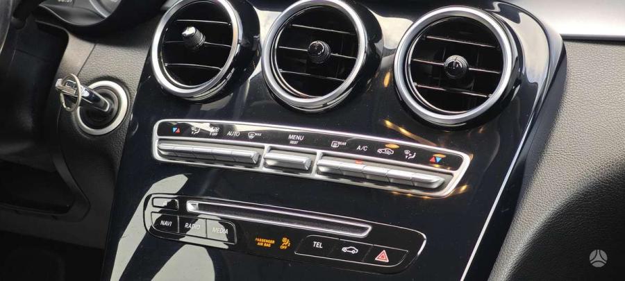 Black Mercedes-Benz c-220 2018 in Utena, with an engine capacity of 2.14 L and mileage of 278 thousand km for 9999 €, photo 21 on AUTOMOTO.COM.LV