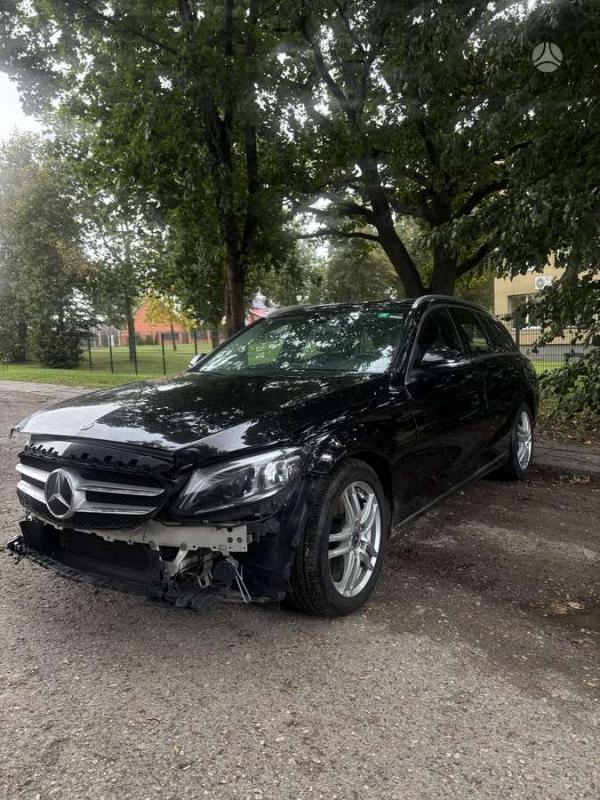 Мерседес Ц 220 2018 в Ионава на AUTOMOTO.COM.LV Черный Мерседес Ц 220 2018 в Ионава, объемом двигателя 1.95 л и пробегом 234 тыс. км за 8800 €, фото 5 на AUTOMOTO.COM.LV