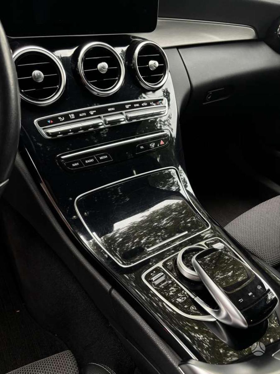 Melns Mercedes-Benz c-220 2018 Jonava, ar dzinēja tilpumu 1.95 L un nobraukumu 234 tūkst. km par 8800 €, foto 21 vietnē AUTOMOTO.COM.LV