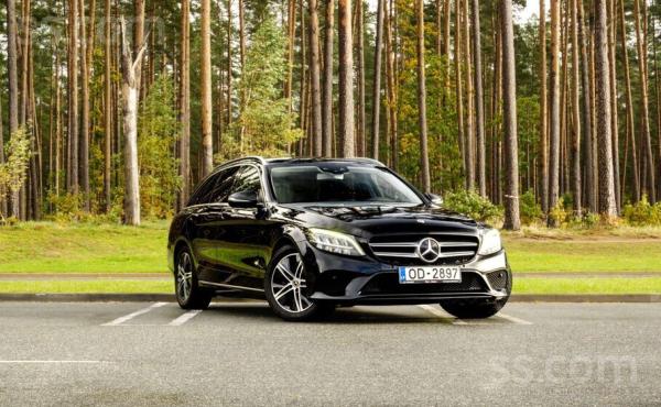 Black Mercedes-Benz c-220 2019 in Riga, with an engine capacity of 2.00 L and mileage of 254 thousand km for 14990 €, photo 2 on AUTOMOTO.COM.LV