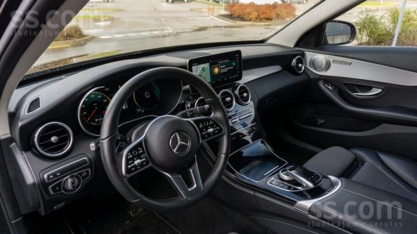 Black Mercedes-Benz c-220 2019 in Riga, with an engine capacity of 2.00 L and mileage of 254 thousand km for 14990 €, photo 9 on AUTOMOTO.COM.LV