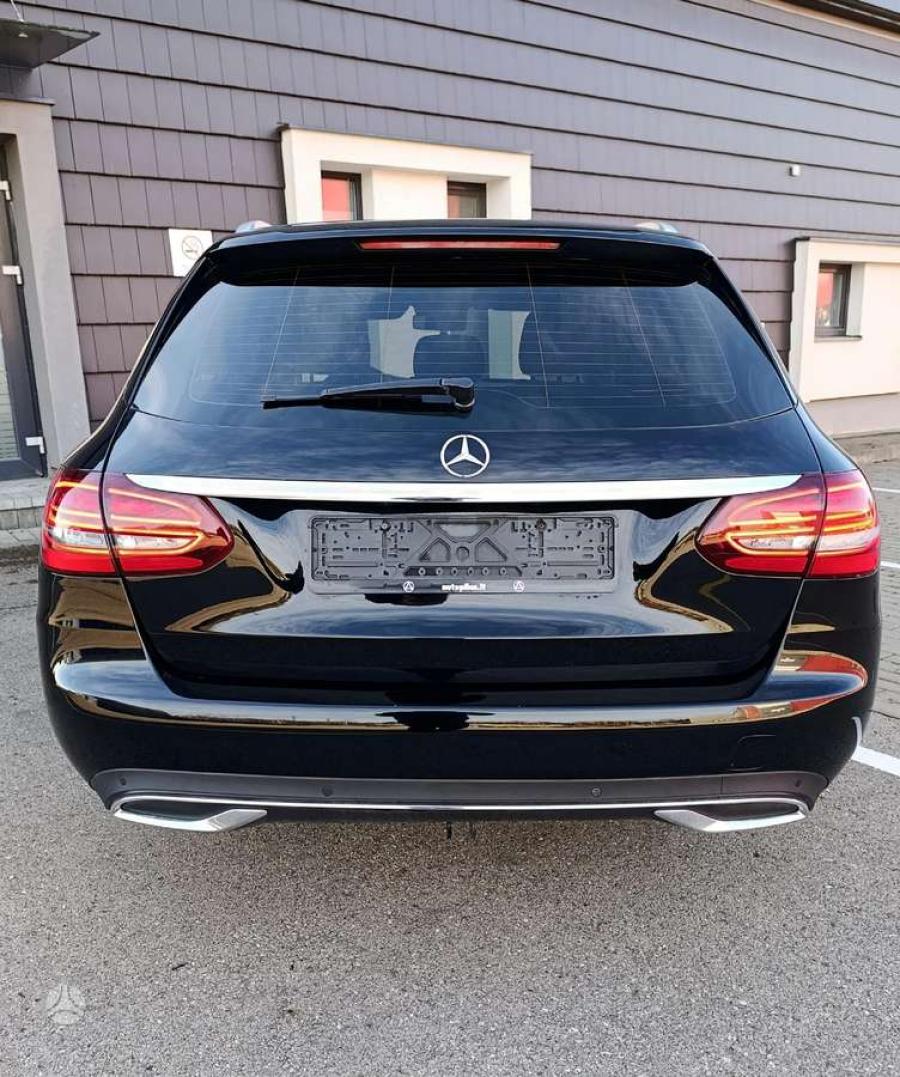 Black Mercedes-Benz c-220 2019 in Kaunas, with an engine capacity of 2.14 L and mileage of 221 thousand km for 10990 €, photo 4 on AUTOMOTO.COM.LV