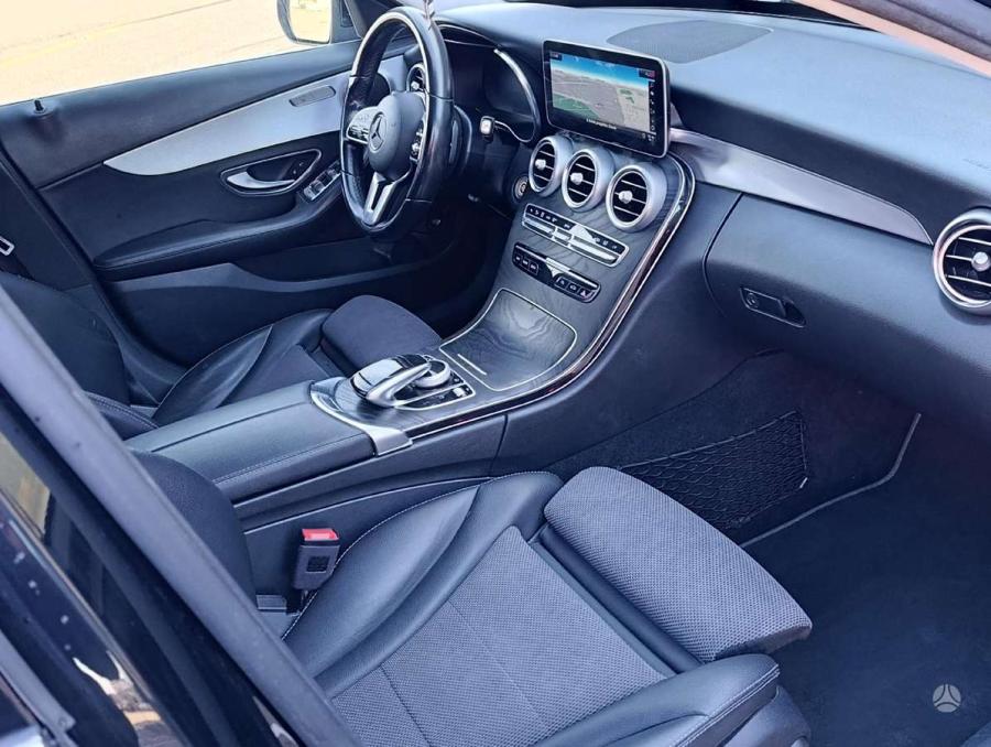 Black Mercedes-Benz c-220 2019 in Kaunas, with an engine capacity of 2.14 L and mileage of 221 thousand km for 10990 €, photo 8 on AUTOMOTO.COM.LV