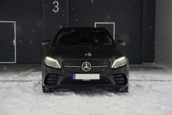 Black Mercedes-Benz c-220 2019 in Vilnius, with an engine capacity of 1.95 L and mileage of 226 thousand km for 18799 €, photo 3 on AUTOMOTO.COM.LV