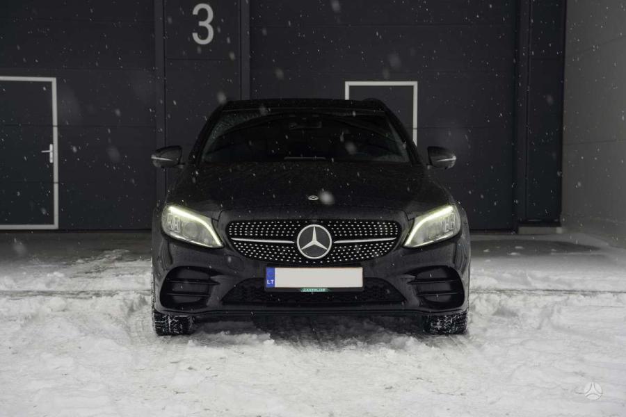Black Mercedes-Benz c-220 2019 in Vilnius, with an engine capacity of 1.95 L and mileage of 226 thousand km for 18799 €, photo 3 on AUTOMOTO.COM.LV