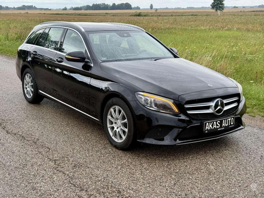 Black Mercedes-Benz c-220 2019 in Vilkaviskis, with an engine capacity of 1.95 L and mileage of 283 thousand km for 12800 €, photo 3 on AUTOMOTO.COM.LV