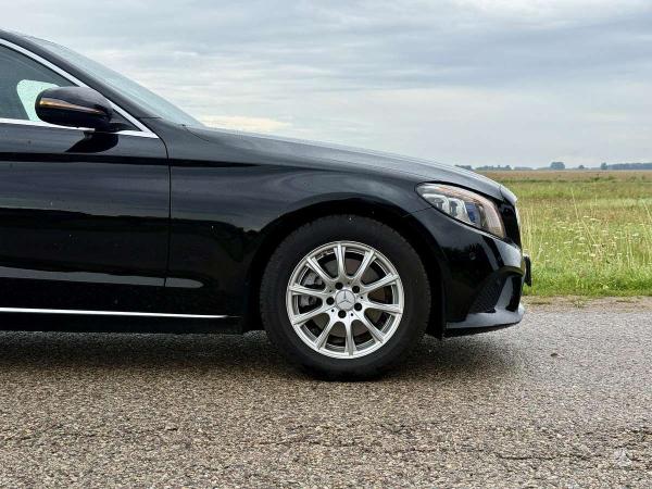 Black Mercedes-Benz c-220 2019 in Vilkaviskis, with an engine capacity of 1.95 L and mileage of 283 thousand km for 12800 €, photo 7 on AUTOMOTO.COM.LV
