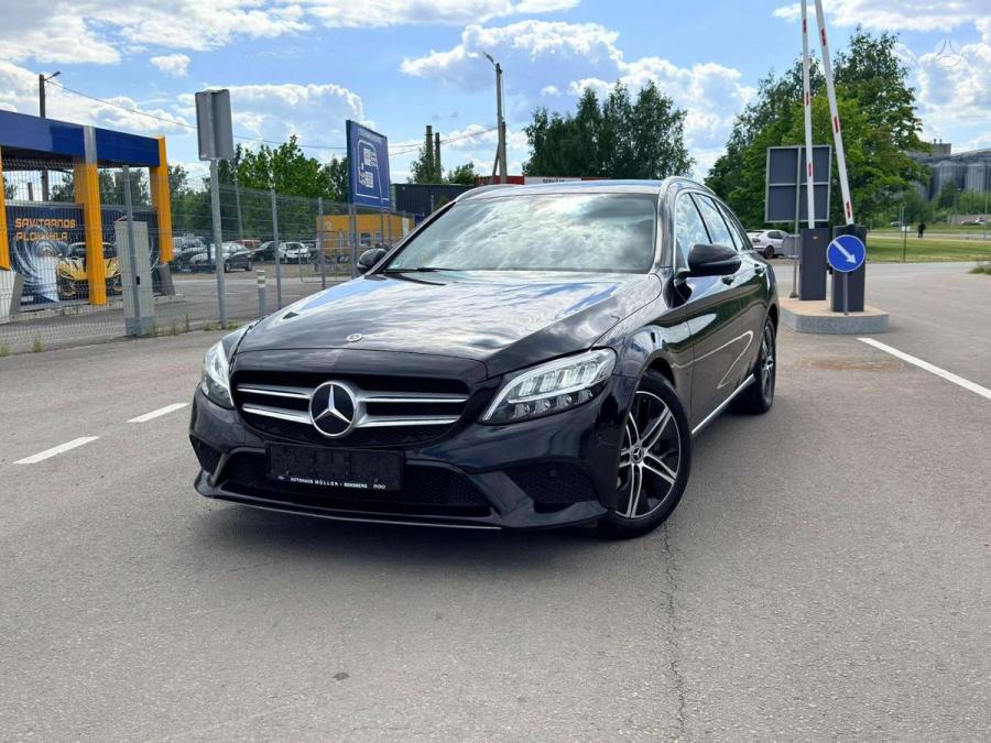 Черный Мерседес Ц 220 2019 в Паневежис, объемом двигателя 1.95 л и пробегом 301 тыс. км за 12790 €, фото 1 на AUTOMOTO.COM.LV