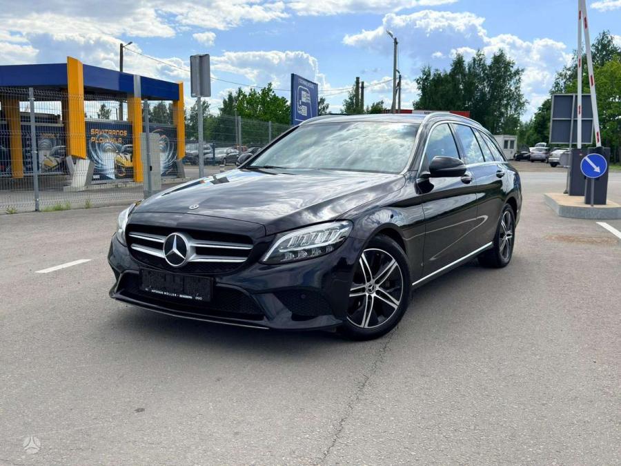 Черный Мерседес Ц 220 2019 в Паневежис, объемом двигателя 1.95 л и пробегом 301 тыс. км за 12790 €, фото 3 на AUTOMOTO.COM.LV