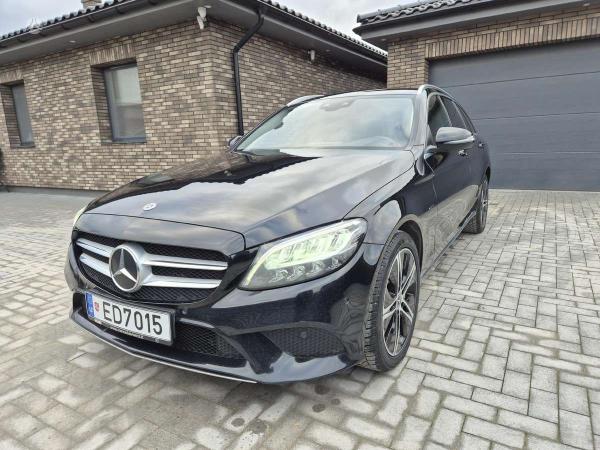 Black Mercedes-Benz c-220 2020 in Klaipeda, with an engine capacity of 1.95 L and mileage of 255 thousand km for 17000 €, photo 5 on AUTOMOTO.COM.LV