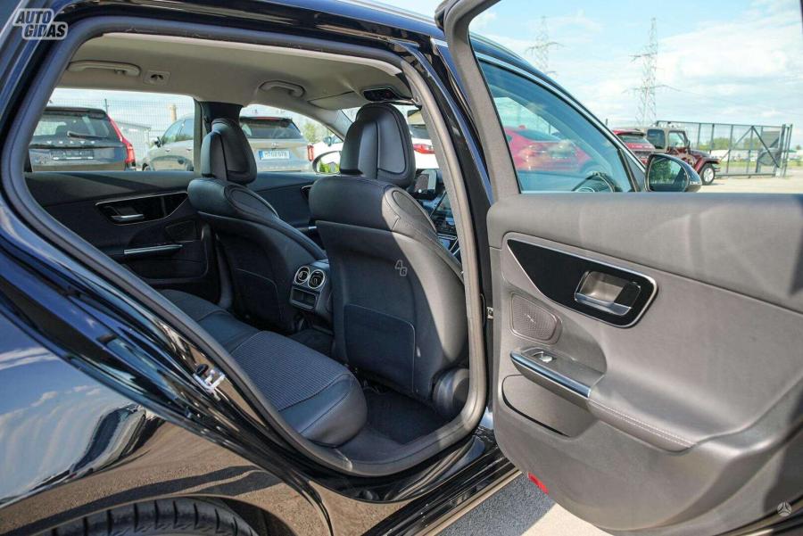 Melns Mercedes-Benz c-220 2021 Marijampole, ar dzinēja tilpumu 2.00 L un nobraukumu 255 tūkst. km par 19950 €, foto 24 vietnē AUTOMOTO.COM.LV