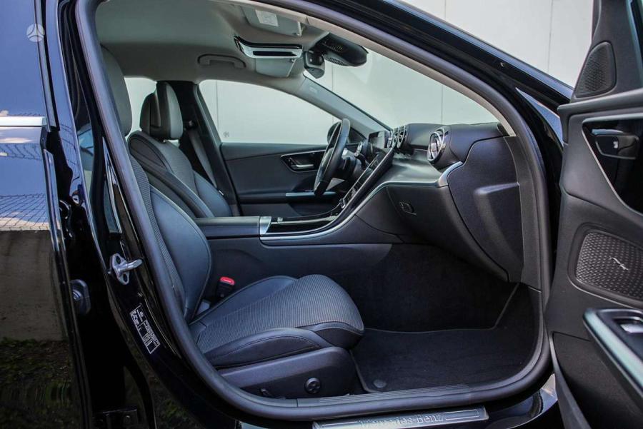 Черный Мерседес Ц 220 2021 в Каунас, объемом двигателя 1.99 л и пробегом 255 тыс. км за 18950 €, фото 41 на AUTOMOTO.COM.LV