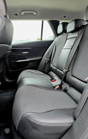 Melns Mercedes-Benz c-220 2022 Tauragė, ar dzinēja tilpumu 2.00 L un nobraukumu 262 tūkst. km par 18500 €, foto 24 vietnē AUTOMOTO.COM.LV