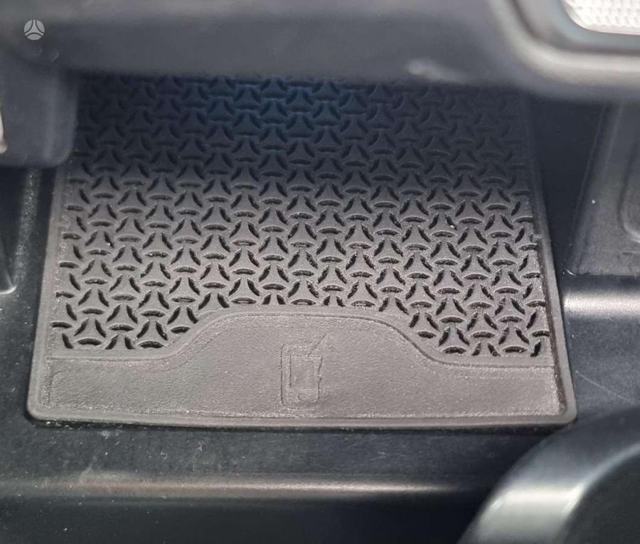 Melns Mercedes-Benz c-220 2022 Tauragė, ar dzinēja tilpumu 2.00 L un nobraukumu 300 tūkst. km par 19900 €, foto 29 vietnē AUTOMOTO.COM.LV