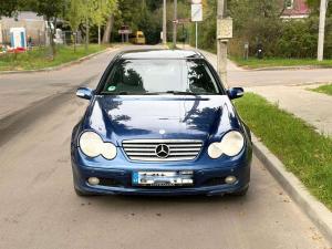 Синий Мерседес Ц 220 2002 в Вильнюс, объемом двигателя 2.20 л и пробегом 248 тыс. км за 1000 €, фото 3 на AUTOMOTO.COM.LV