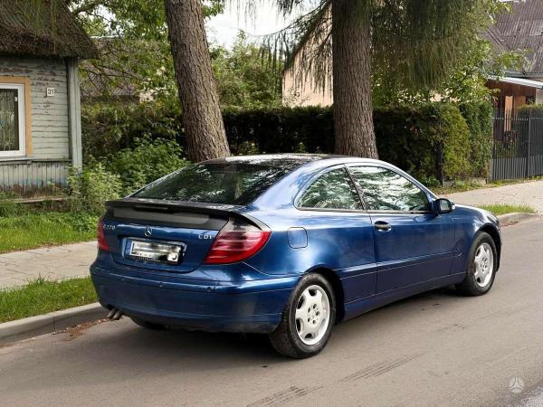 Zils Mercedes-Benz c-220 2002 Viļņa, ar dzinēja tilpumu 2.20 L un nobraukumu 248 tūkst. km par 1000 €, foto 6 vietnē AUTOMOTO.COM.LV