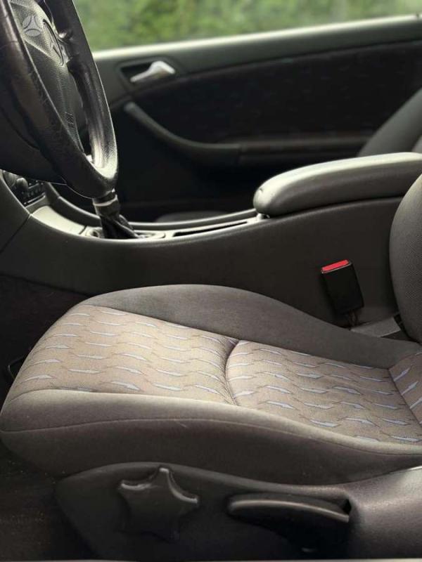 Zils Mercedes-Benz c-220 2002 Viļņa, ar dzinēja tilpumu 2.20 L un nobraukumu 248 tūkst. km par 1000 €, foto 9 vietnē AUTOMOTO.COM.LV