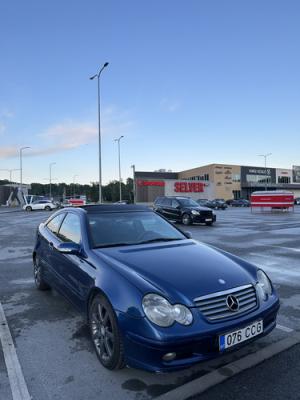 Синий Мерседес Ц 220 2003 в Таллин, объемом двигателя 2.20 л и пробегом 388 тыс. км за 2350 €, фото 5 на AUTOMOTO.COM.LV