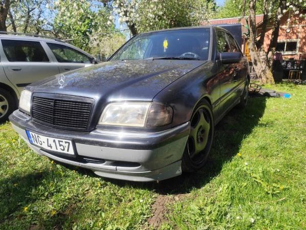 Zils Mercedes-Benz c-220 1996 Rīga, ar dzinēja tilpumu 2.20 L un nobraukumu 330 tūkst. km par 1100 €, foto 1 vietnē AUTOMOTO.COM.LV