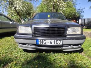 Zils Mercedes-Benz c-220 1996 Rīga, ar dzinēja tilpumu 2.20 L un nobraukumu 330 tūkst. km par 1100 €, foto 3 vietnē AUTOMOTO.COM.LV
