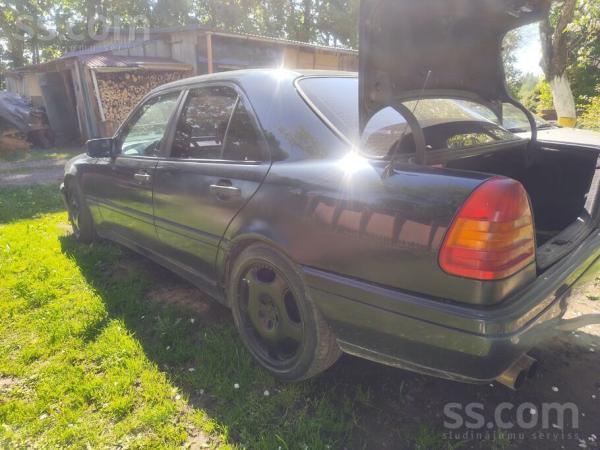 Zils Mercedes-Benz c-220 1996 Rīga, ar dzinēja tilpumu 2.20 L un nobraukumu 330 tūkst. km par 1100 €, foto 6 vietnē AUTOMOTO.COM.LV