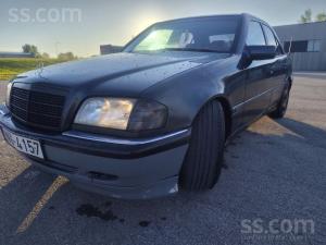 Zils Mercedes-Benz c-220 1996 Rīga, ar dzinēja tilpumu 2.20 L un nobraukumu 330 tūkst. km par 1100 €, foto 14 vietnē AUTOMOTO.COM.LV