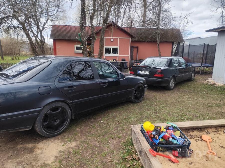 Zils Mercedes-Benz c-220 1996 Rīga, ar dzinēja tilpumu 2.20 L un nobraukumu 330 tūkst. km par 1100 €, foto 16 vietnē AUTOMOTO.COM.LV