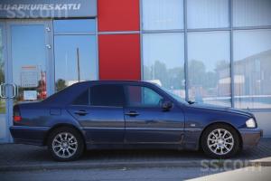 Zils Mercedes-Benz c-220 2000 Rīga, ar dzinēja tilpumu 2.20 L un nobraukumu 284 tūkst. km par 1295 €, foto 4 vietnē AUTOMOTO.COM.LV