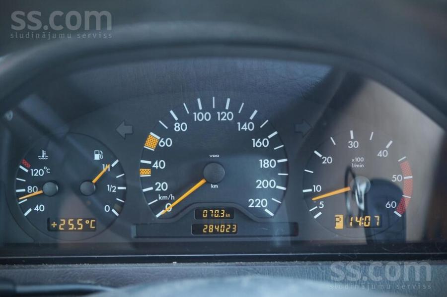 Zils Mercedes-Benz c-220 2000 Rīga, ar dzinēja tilpumu 2.20 L un nobraukumu 284 tūkst. km par 1295 €, foto 8 vietnē AUTOMOTO.COM.LV