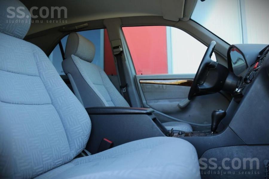 Zils Mercedes-Benz c-220 2000 Rīga, ar dzinēja tilpumu 2.20 L un nobraukumu 284 tūkst. km par 1295 €, foto 13 vietnē AUTOMOTO.COM.LV