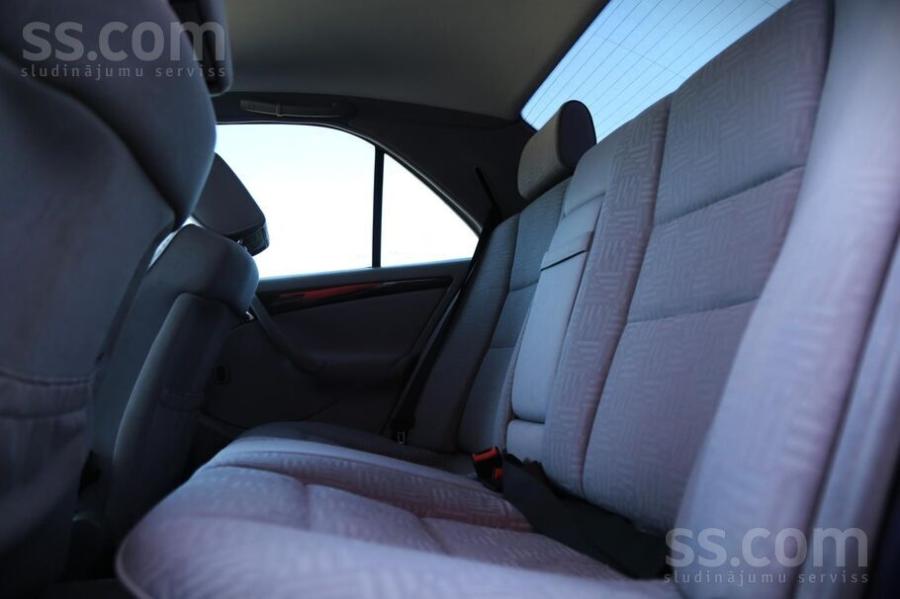 Zils Mercedes-Benz c-220 2000 Rīga, ar dzinēja tilpumu 2.20 L un nobraukumu 284 tūkst. km par 1295 €, foto 14 vietnē AUTOMOTO.COM.LV