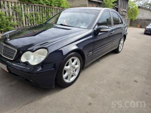 Zils Mercedes-Benz c-220 2001 Rīga, ar dzinēja tilpumu 2.20 L un nobraukumu 230 tūkst. km par 1750 €, foto  vietnē AUTOMOTO.COM.LV