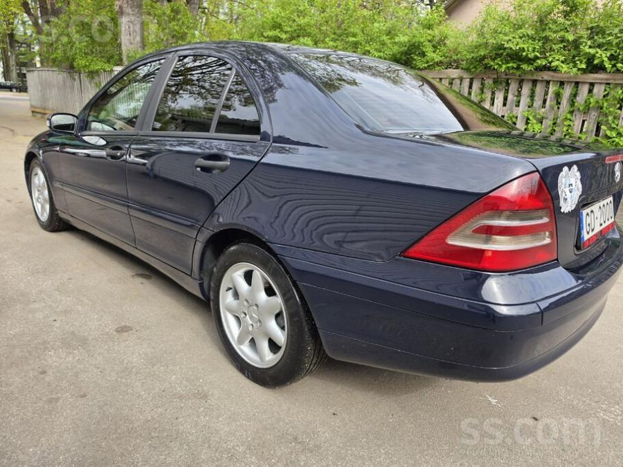 Zils Mercedes-Benz c-220 2001 Rīga, ar dzinēja tilpumu 2.20 L un nobraukumu 230 tūkst. km par 1750 €, foto 3 vietnē AUTOMOTO.COM.LV