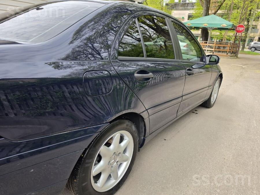 Zils Mercedes-Benz c-220 2001 Rīga, ar dzinēja tilpumu 2.20 L un nobraukumu 230 tūkst. km par 1750 €, foto 5 vietnē AUTOMOTO.COM.LV