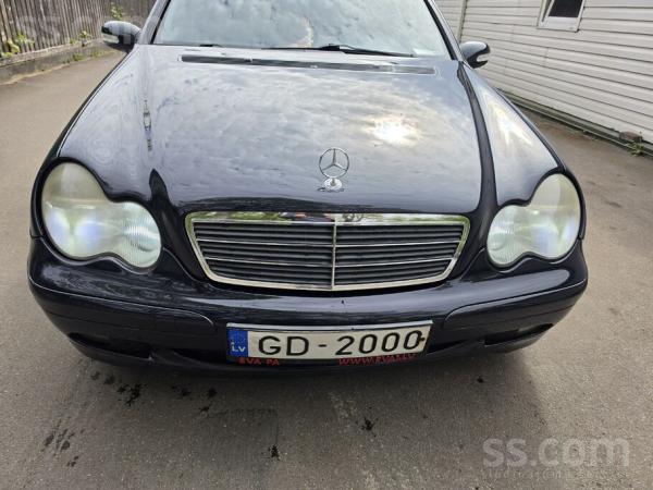 Zils Mercedes-Benz c-220 2001 Rīga, ar dzinēja tilpumu 2.20 L un nobraukumu 230 tūkst. km par 1750 €, foto 7 vietnē AUTOMOTO.COM.LV