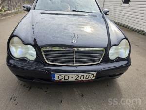 Zils Mercedes-Benz c-220 2001 Rīga, ar dzinēja tilpumu 2.20 L un nobraukumu 230 tūkst. km par 1750 €, foto 7 vietnē AUTOMOTO.COM.LV