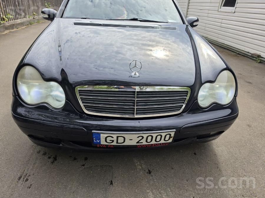 Zils Mercedes-Benz c-220 2001 Rīga, ar dzinēja tilpumu 2.20 L un nobraukumu 230 tūkst. km par 1750 €, foto 7 vietnē AUTOMOTO.COM.LV