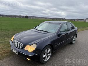 Zils Mercedes-Benz c-220 2003 Kuldīga, ar dzinēja tilpumu 2.20 L un nobraukumu 346 tūkst. km par 950 €, foto  vietnē AUTOMOTO.COM.LV