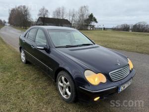 Blue Mercedes-Benz c-220 2003 in Kuldiga, with an engine capacity of 2.20 L and mileage of 346 thousand km for 950 €, photo 2 on AUTOMOTO.COM.LV