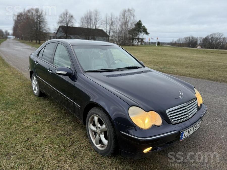 Blue Mercedes-Benz c-220 2003 in Kuldiga, with an engine capacity of 2.20 L and mileage of 346 thousand km for 950 €, photo 2 on AUTOMOTO.COM.LV