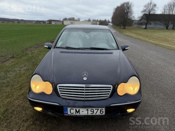 Blue Mercedes-Benz c-220 2003 in Kuldiga, with an engine capacity of 2.20 L and mileage of 346 thousand km for 950 €, photo 3 on AUTOMOTO.COM.LV
