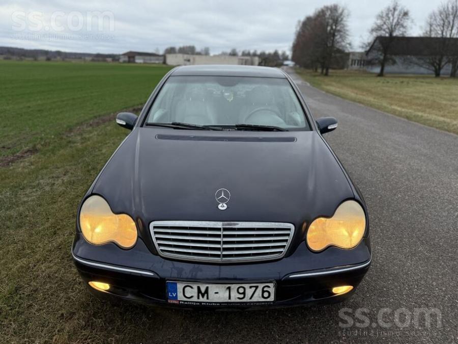 Blue Mercedes-Benz c-220 2003 in Kuldiga, with an engine capacity of 2.20 L and mileage of 346 thousand km for 950 €, photo 3 on AUTOMOTO.COM.LV